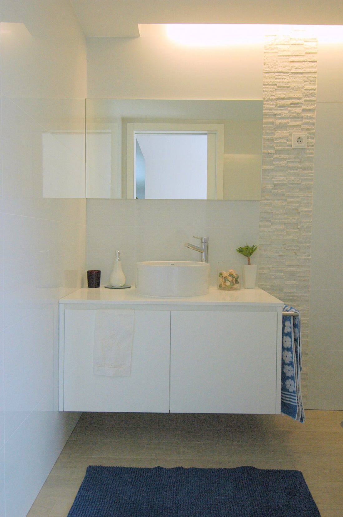 Movel Wc Lacado Branco – Carpintaria Pinto & Pintos